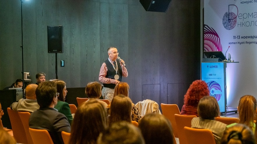 Доц д р Радин Цонев с отличие за значими постижения в медицината и